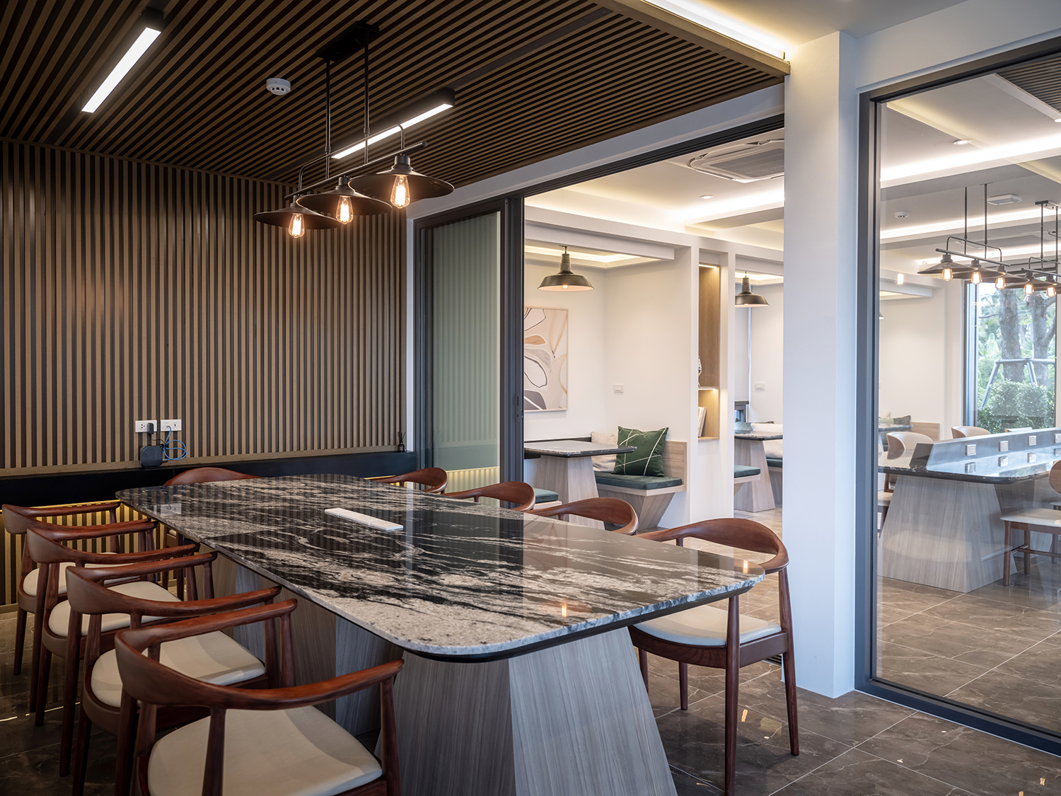 รถไฟฟ้าสายสีแดง ศิริราช–ตลิ่งชัน–ศาลายา อัปเดต 2025 เปิดทางความสะดวกถึงสาย4 - MUNKONG